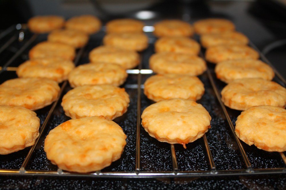 Cheddar Crackers – cravingsweetskitchen